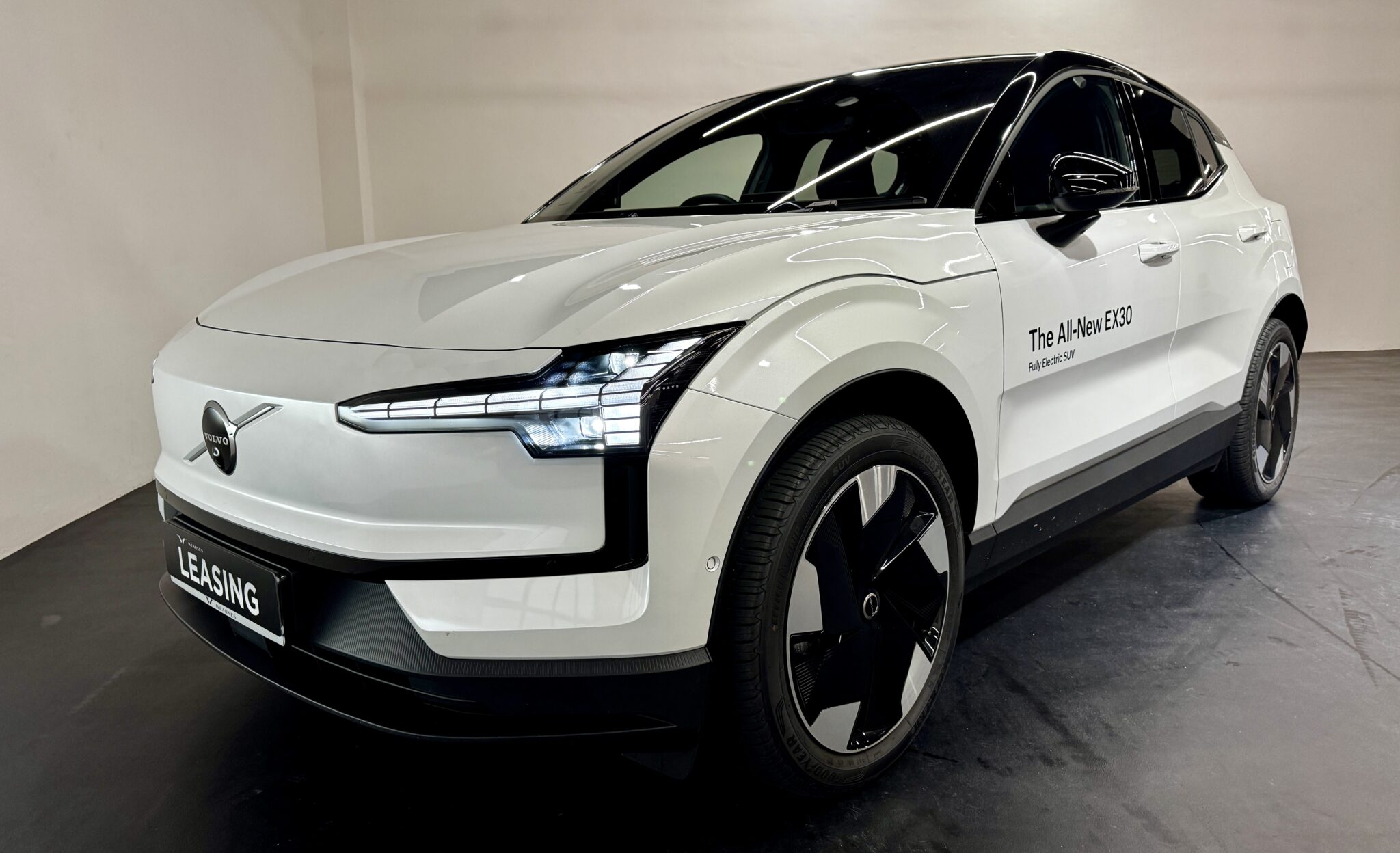 Lease Volvo EX30 Electric SUV | Wearnes Automotive